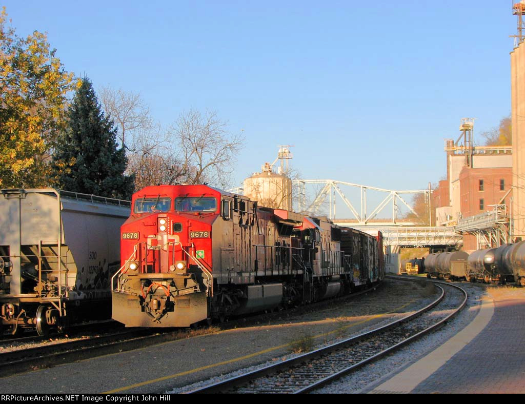101016042 Westbound CP Freight